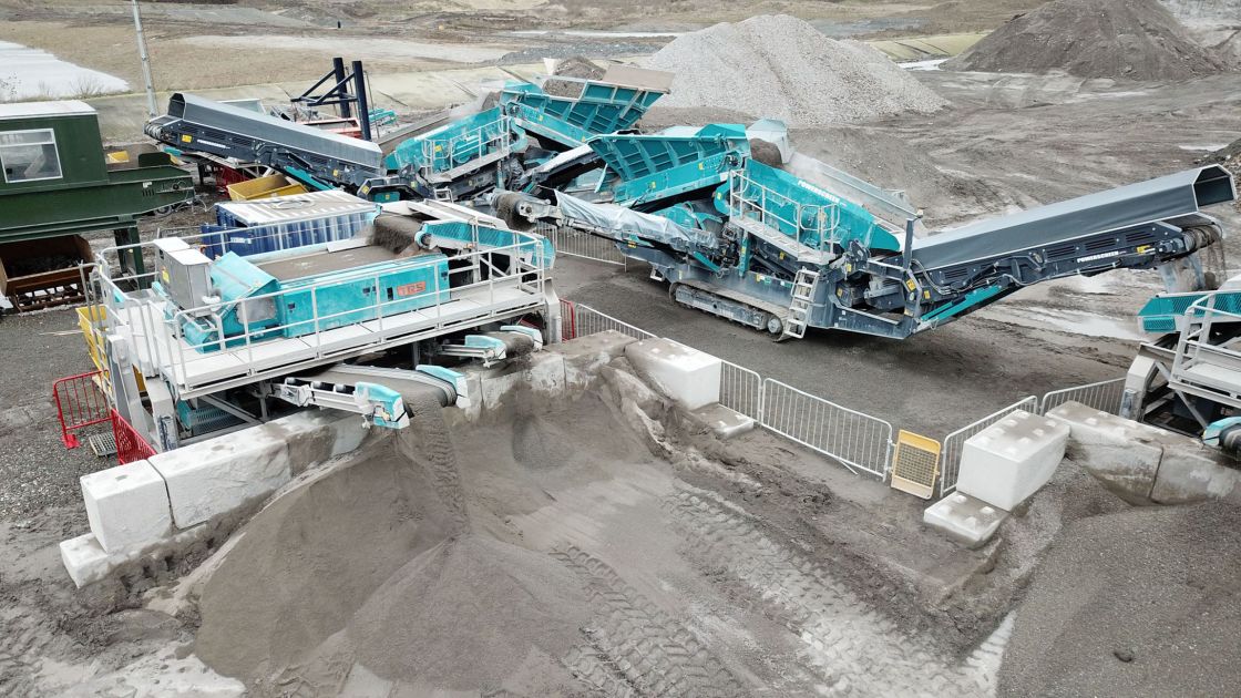 Blue Group | Fortis improves its IBA processing with two new Powerscreen Warrior 1400x Screeners